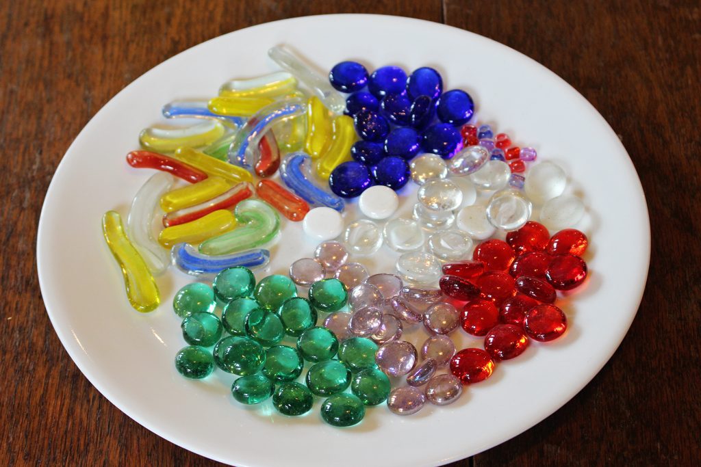 Easy Glass Pebble Christmas Ornament - Welcome To Nana's