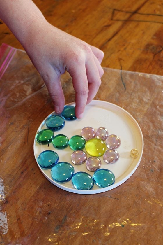 Easy Glass Pebble Christmas Ornament | Welcome To Nana's