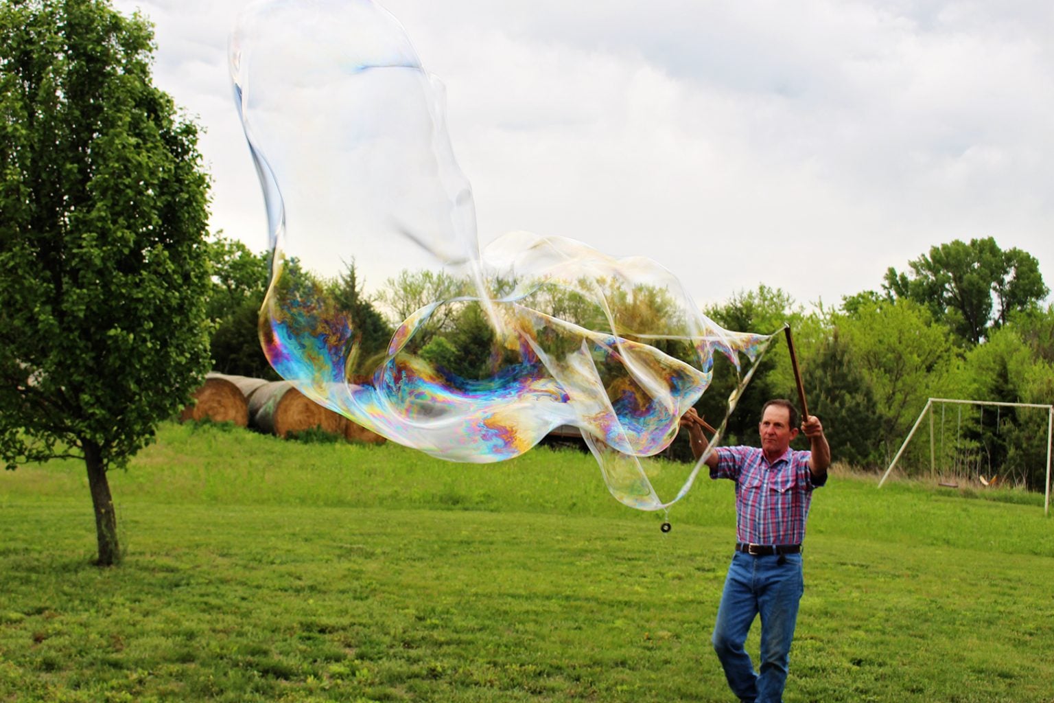 Easy DIY Giant Bubble Wands and Solution | Welcome To Nana's