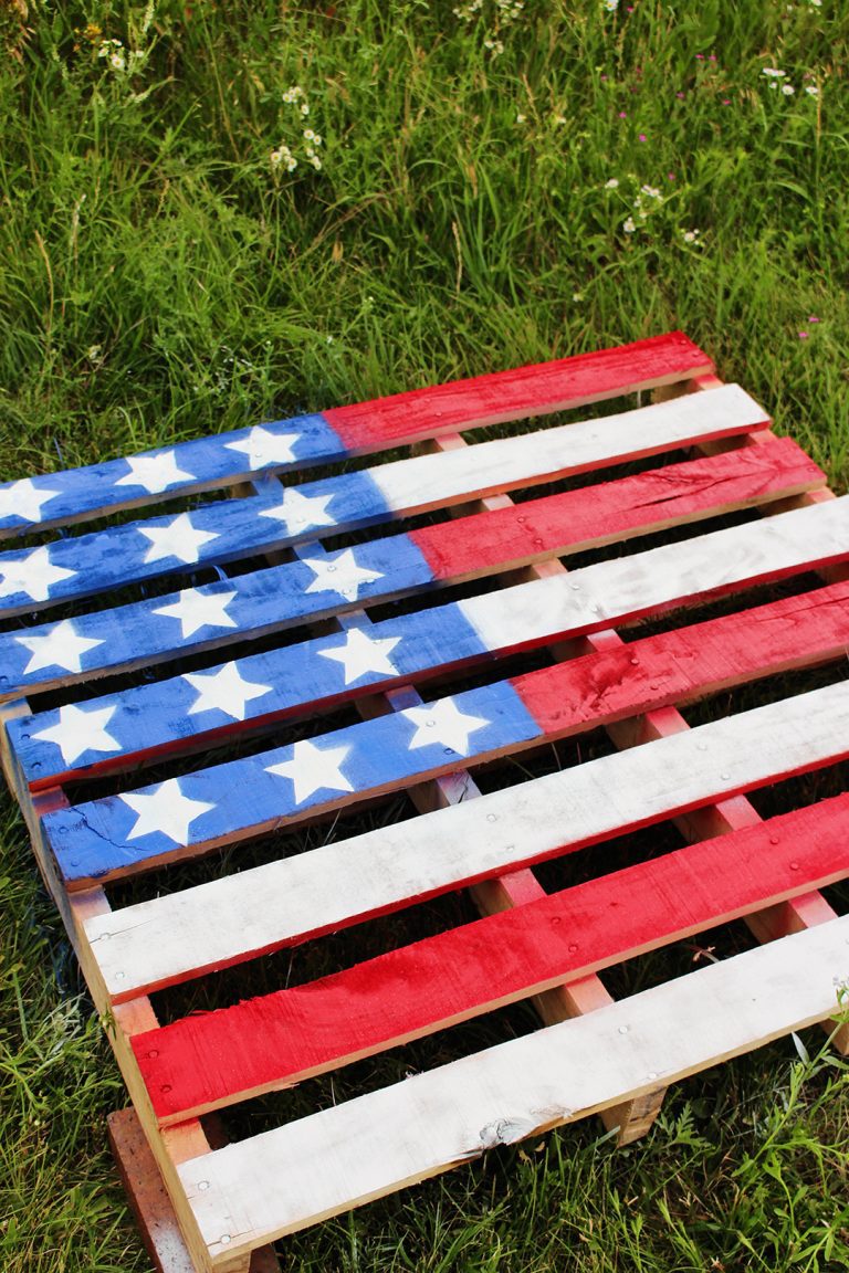 Fourth of July Wooden Pallet Painted Flag | Welcome To Nana's