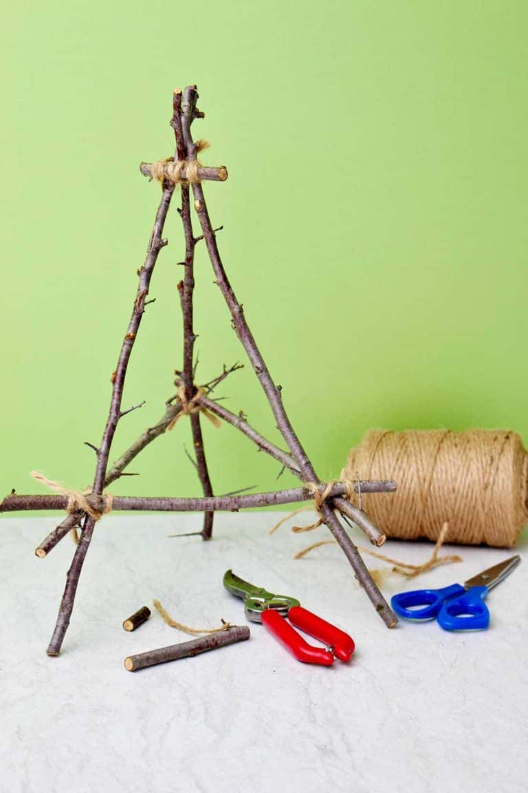 DIY Tabletop Easel from Twigs | Welcome To Nana's