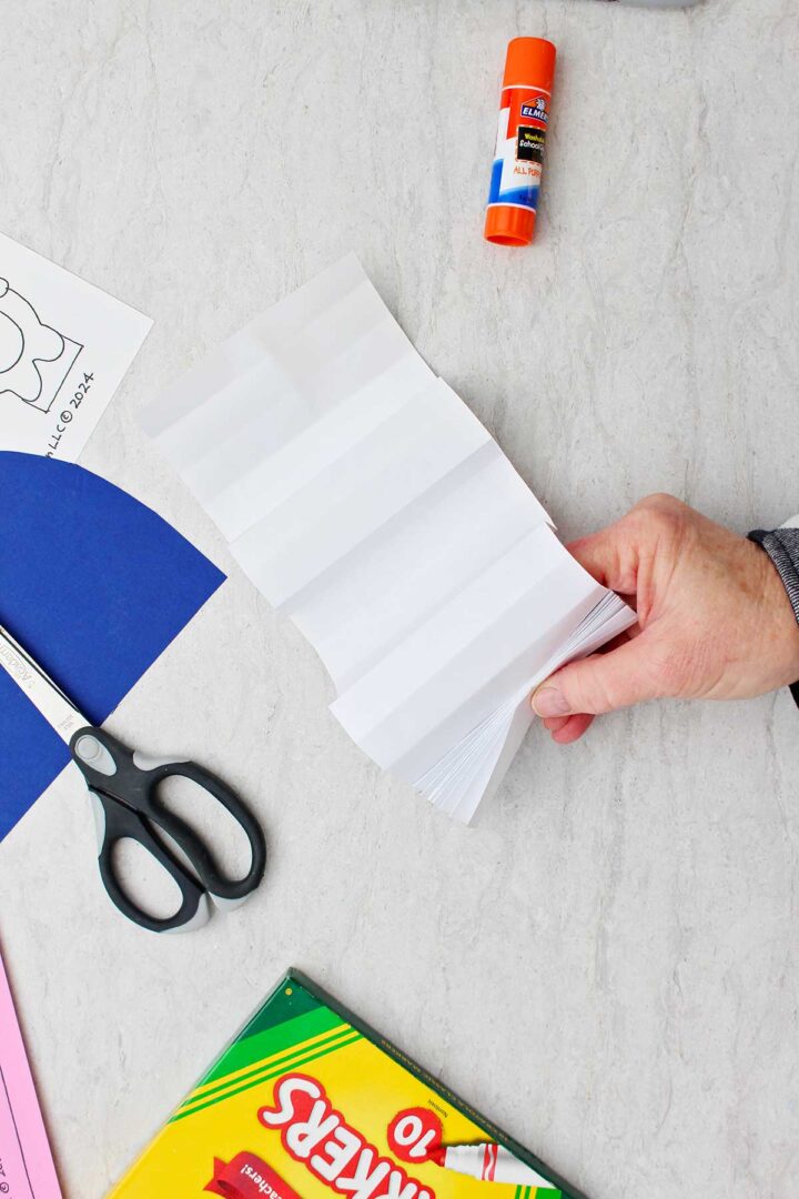 DIY Easy Paper Fan Craft for Winter or Valentines Day | Welcome To Nana's