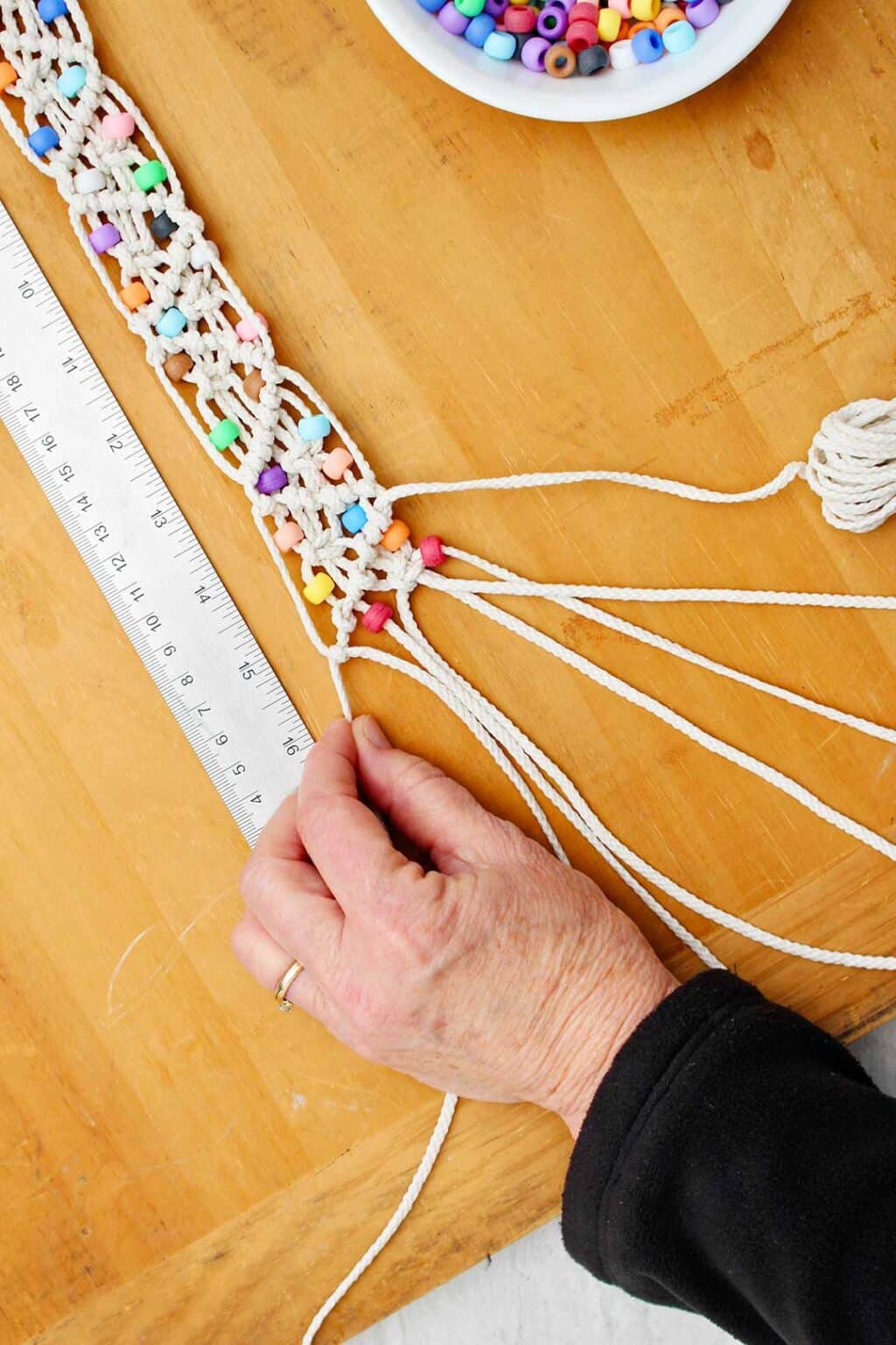 Easy macrame belt with beads (pattern & tutorial) | Welcome To Nana's