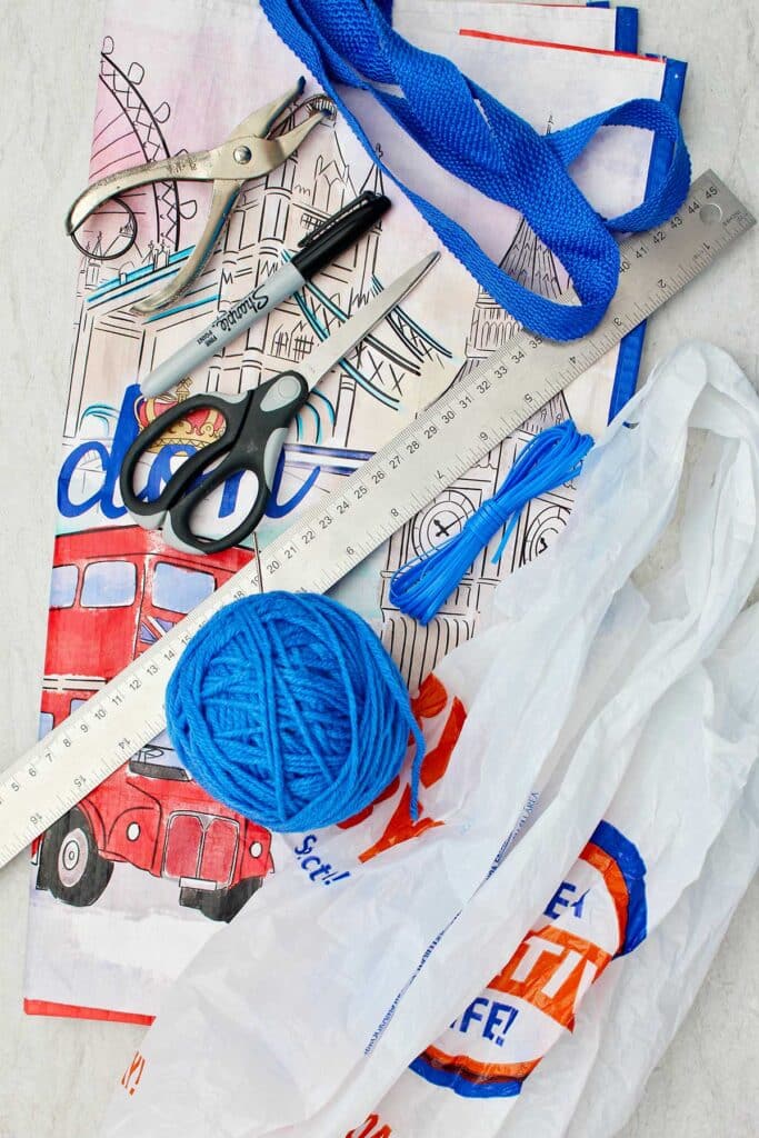 DIY Sit-Upon Cushion from a Reusable Shopping Bag | Welcome To Nana's