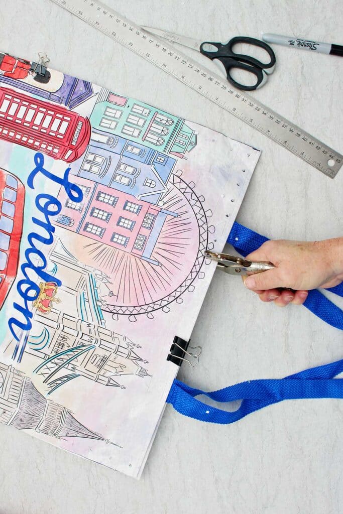 DIY Sit-Upon Cushion from a Reusable Shopping Bag | Welcome To Nana's