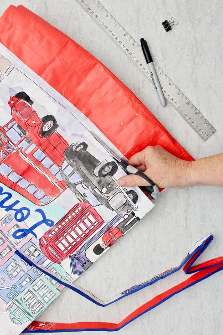 DIY Sit-Upon Cushion from a Reusable Shopping Bag | Welcome To Nana's