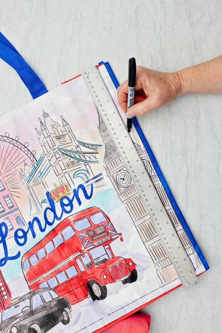 DIY Sit-Upon Cushion from a Reusable Shopping Bag | Welcome To Nana's