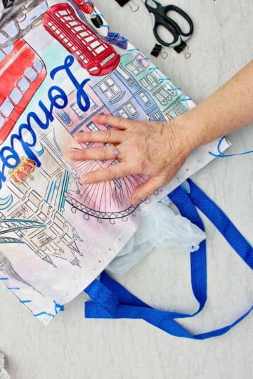 DIY Sit-Upon Cushion from a Reusable Shopping Bag | Welcome To Nana's