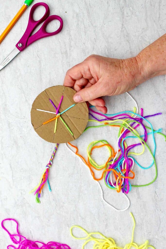Easy Round Friendship Bracelet Pattern with a Cardboard Loom | Welcome ...