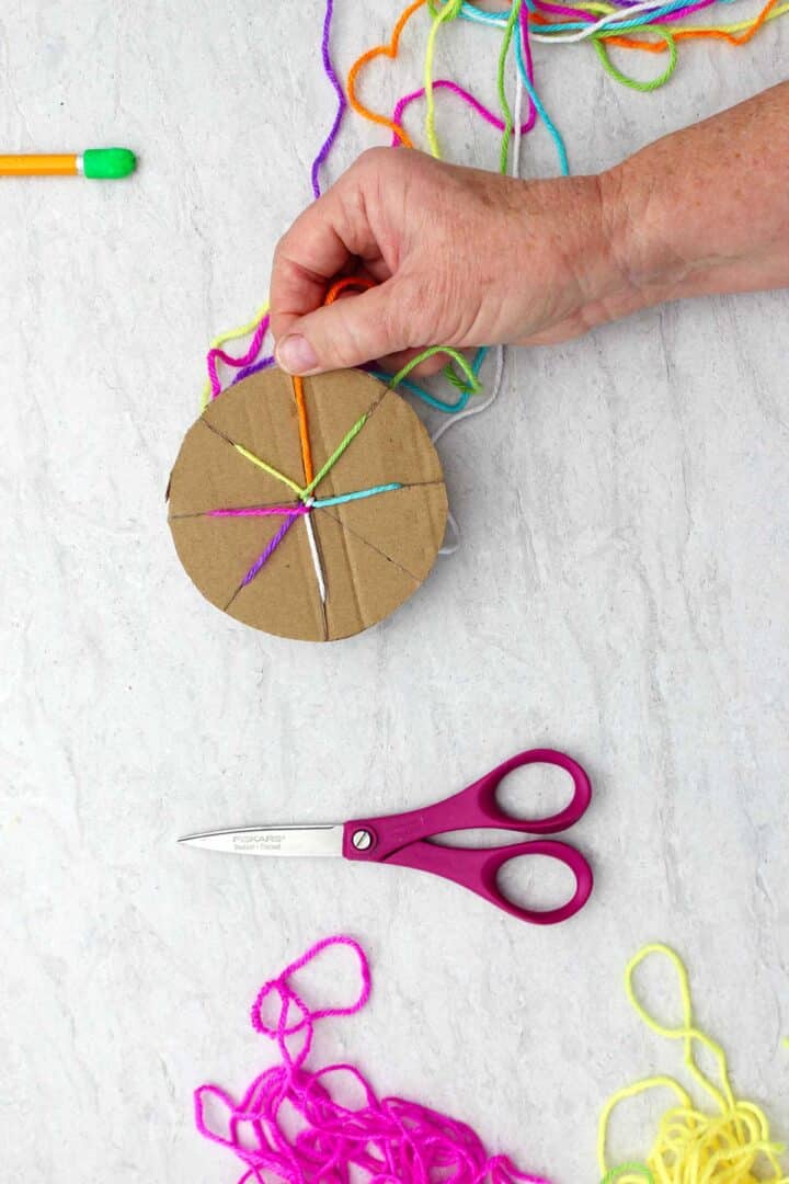 Easy Round Friendship Bracelet Pattern with a Cardboard Loom | Welcome ...