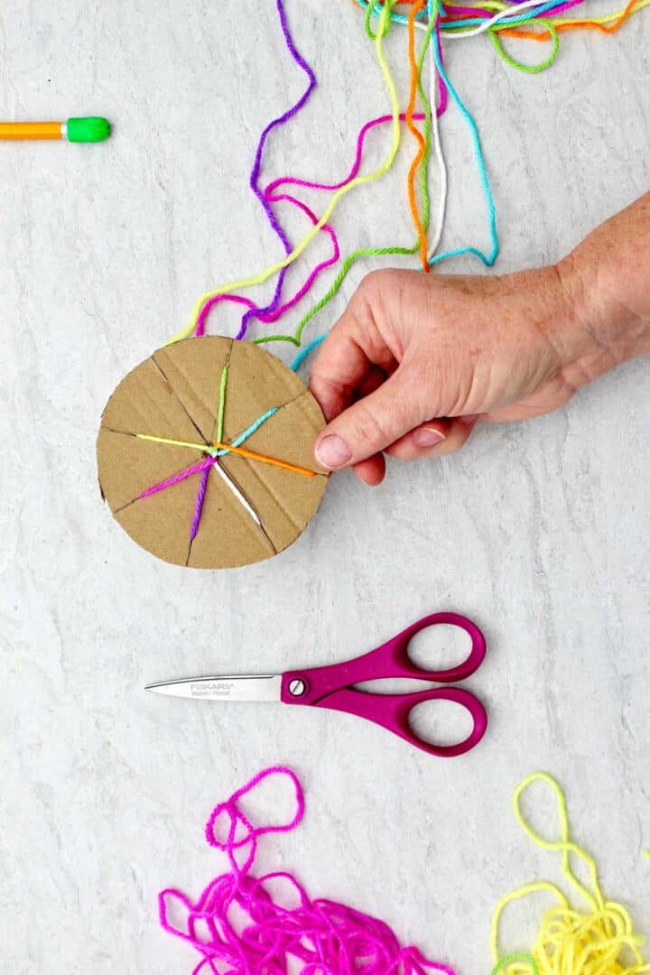 Easy Round Friendship Bracelet Pattern with a Cardboard Loom | Welcome ...