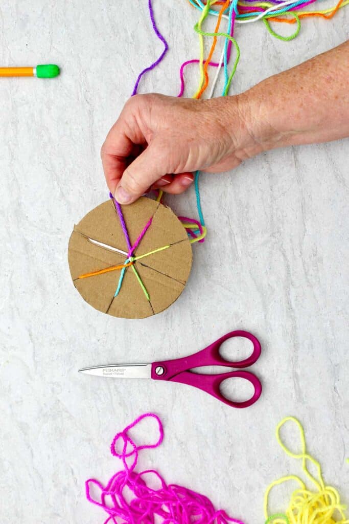 Easy Round Friendship Bracelet Pattern with a Cardboard Loom | Welcome ...