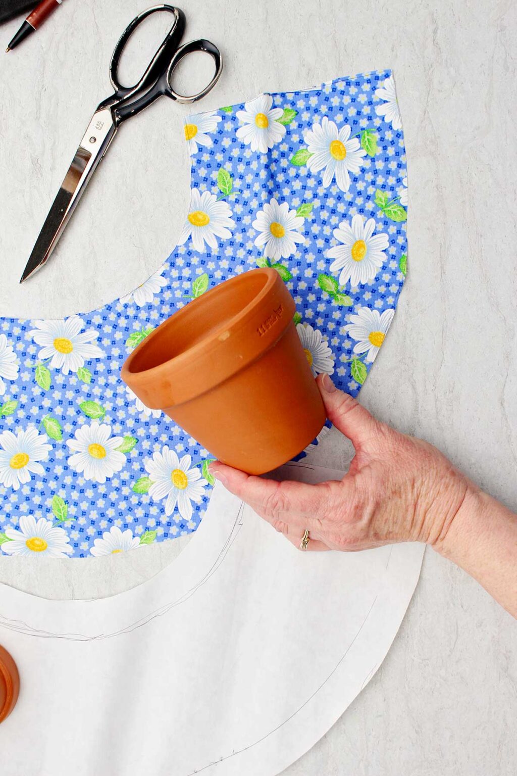 How to Decoupage Flower Pots with Fabric (Mother’s Day Gift) | Welcome ...
